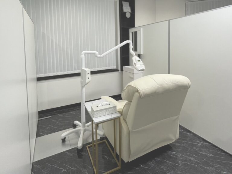 ホワイトニングは歯医者とサロンでどう違う？違いを徹底比較 | ホワイトニングサロンKiratt